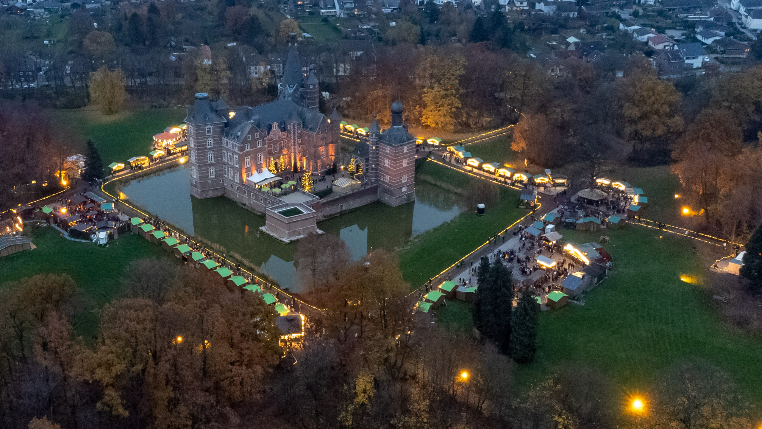 Schloss Merode ist in Familienbesitz und wohl noch bewohnt. Leider ...